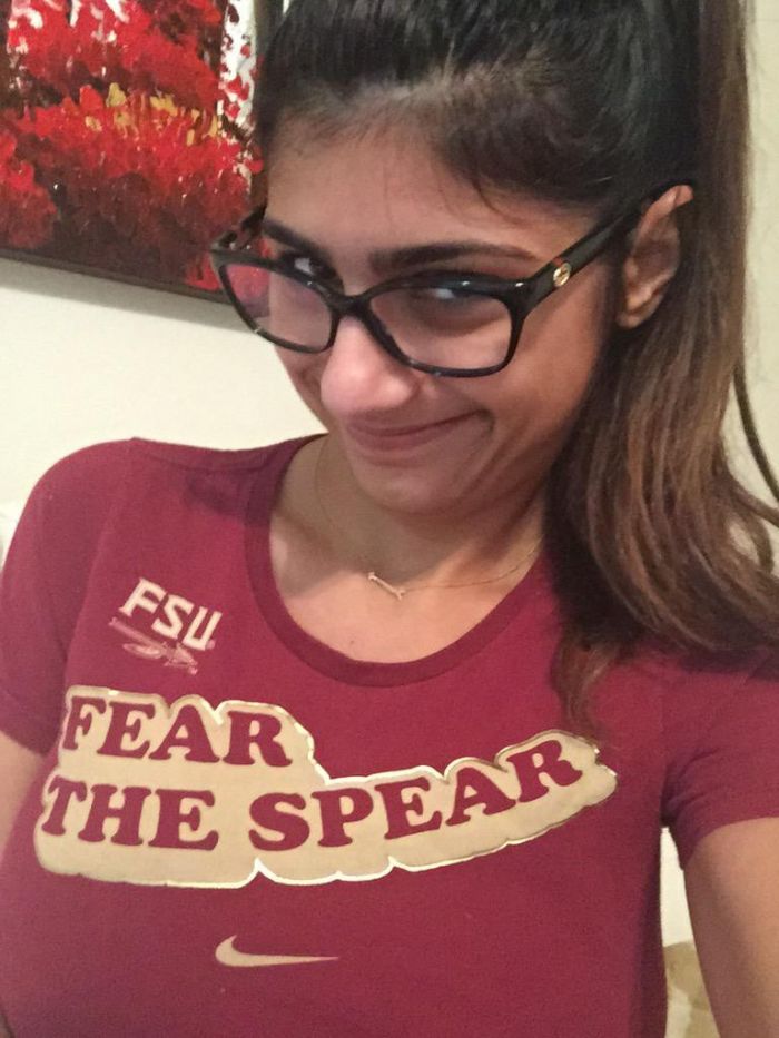 Mia Khalifa Cute Photo In Specs